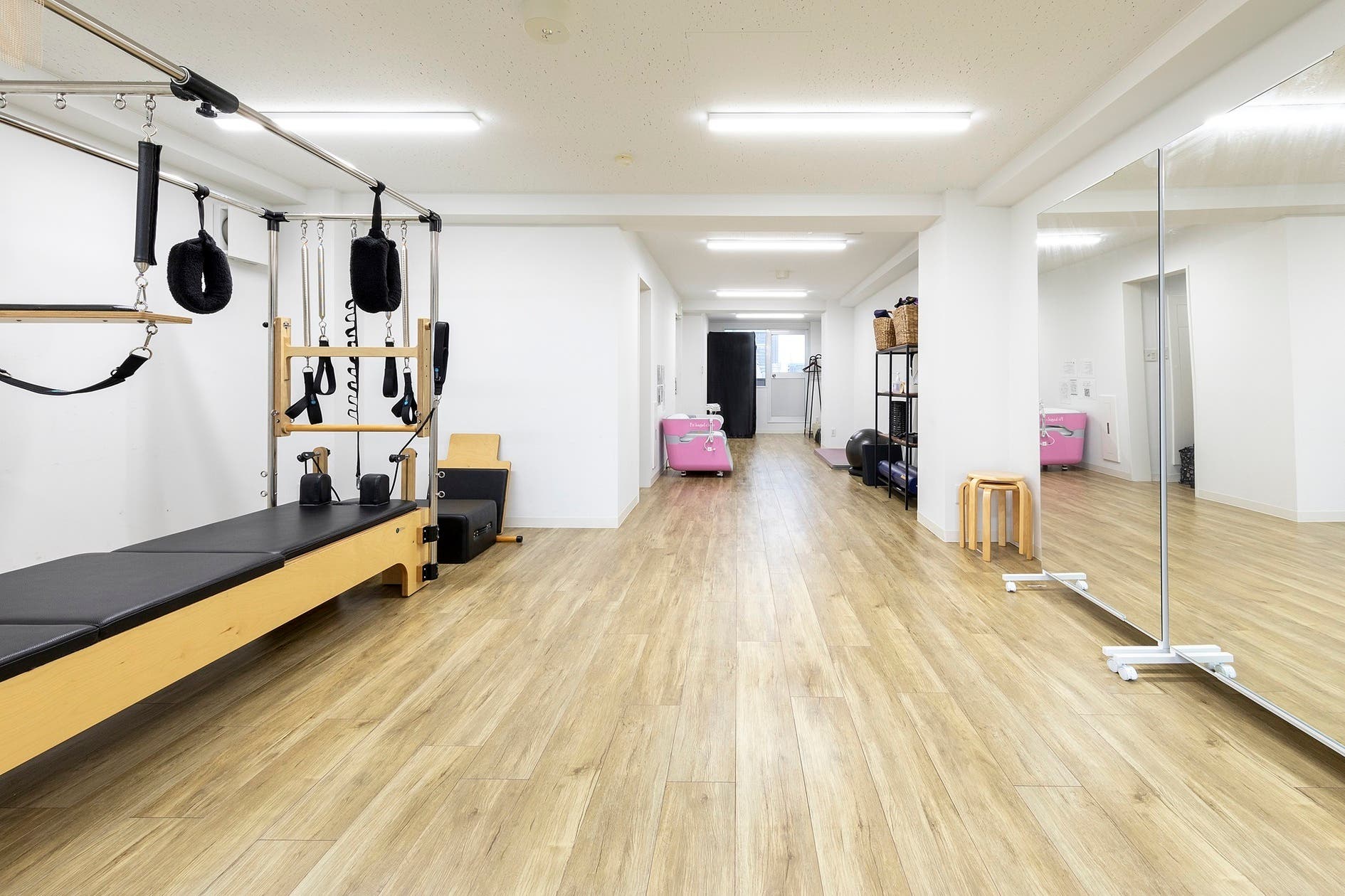 【四谷駅3分】無人骨盤底筋セルフサロン 明るくキレイな広い空間 フェムケア デリケートゾーン 骨盤矯正 尿漏れ 産後ケアの写真2