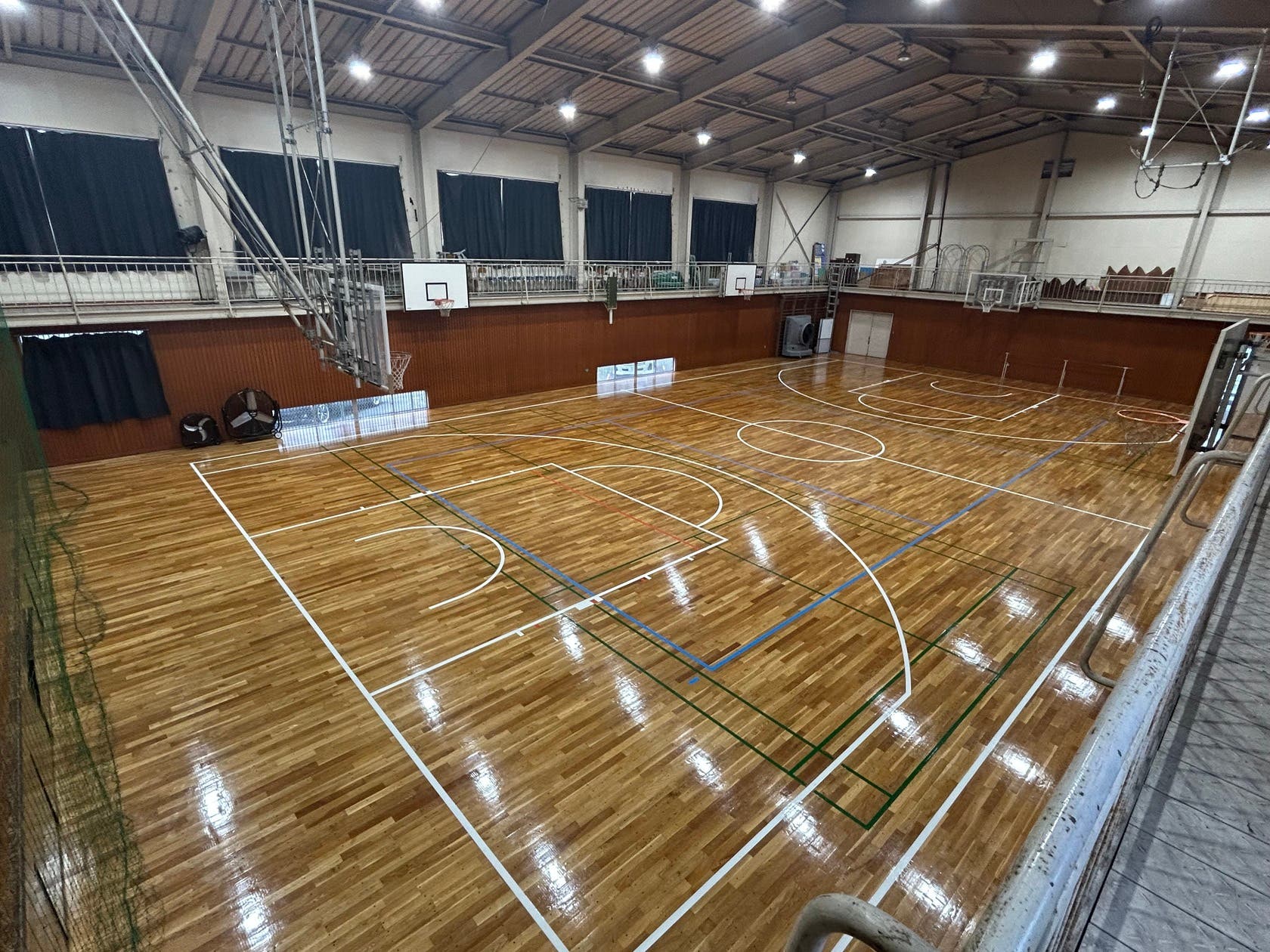 【フローリングリニューアル✨】川崎区の体育館の写真1