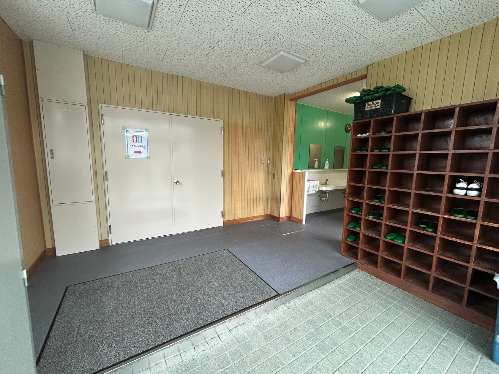 【フローリングリニューアル✨】川崎区の体育館の写真4