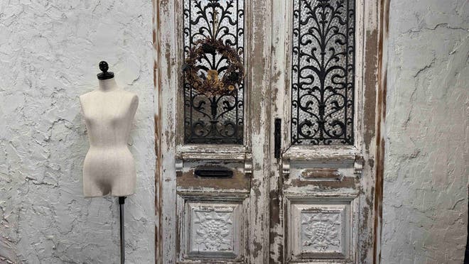 池田市石橋阪大前駅から徒歩4分のヴィンテージ撮影スタジオ DOT2(ドットツー)の写真1