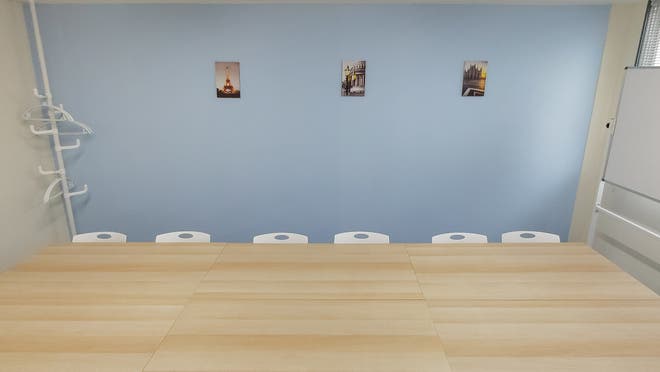 【天満橋駅徒歩1分】24時間利用可能!テレビ、高速WiFi、ホワイトボード完備☆会議/打合せ/オンライン/ボドゲに最適の写真6