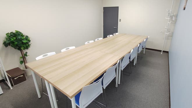 【天満橋駅徒歩1分】24時間利用可能!テレビ、高速WiFi、ホワイトボード完備☆会議/打合せ/オンライン/ボドゲに最適の写真3