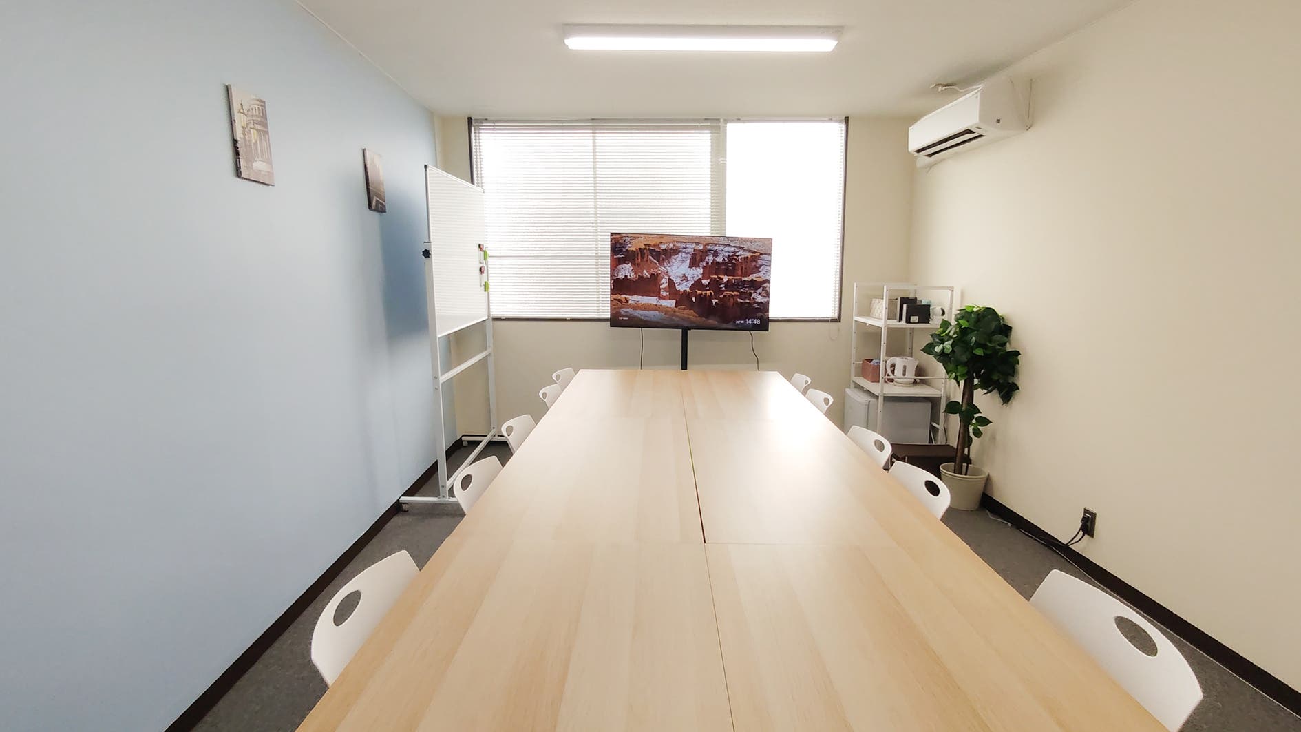 【天満橋駅徒歩1分】24時間利用可能！テレビ、高速WiFi、ホワイトボード完備☆会議/打合せ/オンライン/ボドゲに最適の写真2