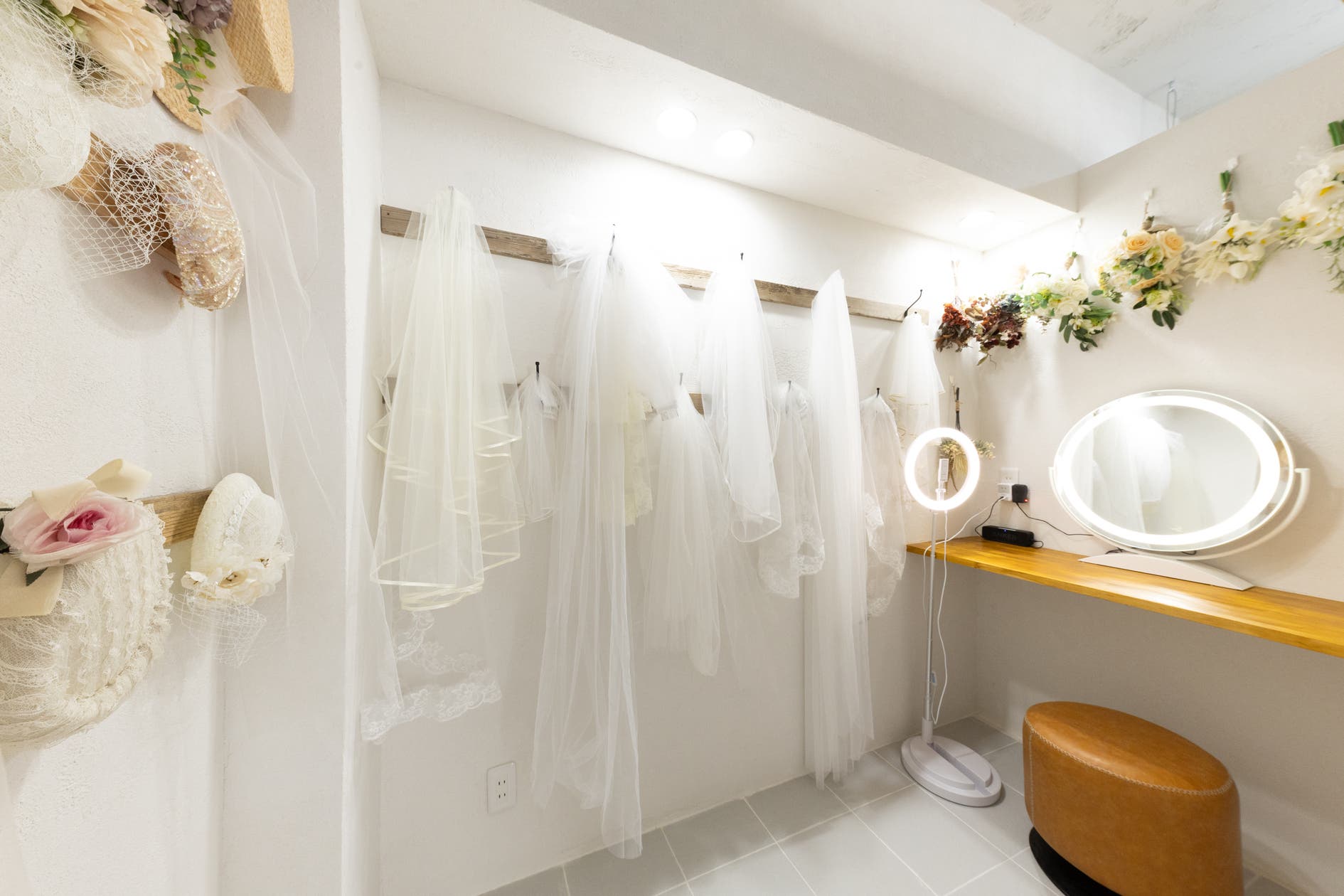 【OPEN記念割引価格】ウェディングドレス60着【無料で】着放題の花とクロスに囲まれたデザイナーズ撮影スタジオの写真8