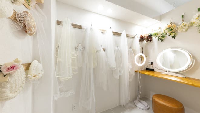 【OPEN記念価格】ウェディングドレス50着【無料で】着放題の花とクロスに囲まれたデザイナーズ撮影スタジオの写真8