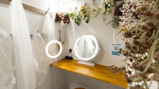 【OPEN記念価格】ウェディングドレス50着【無料で】着放題の花とクロスに囲まれたデザイナーズ撮影スタジオの写真16