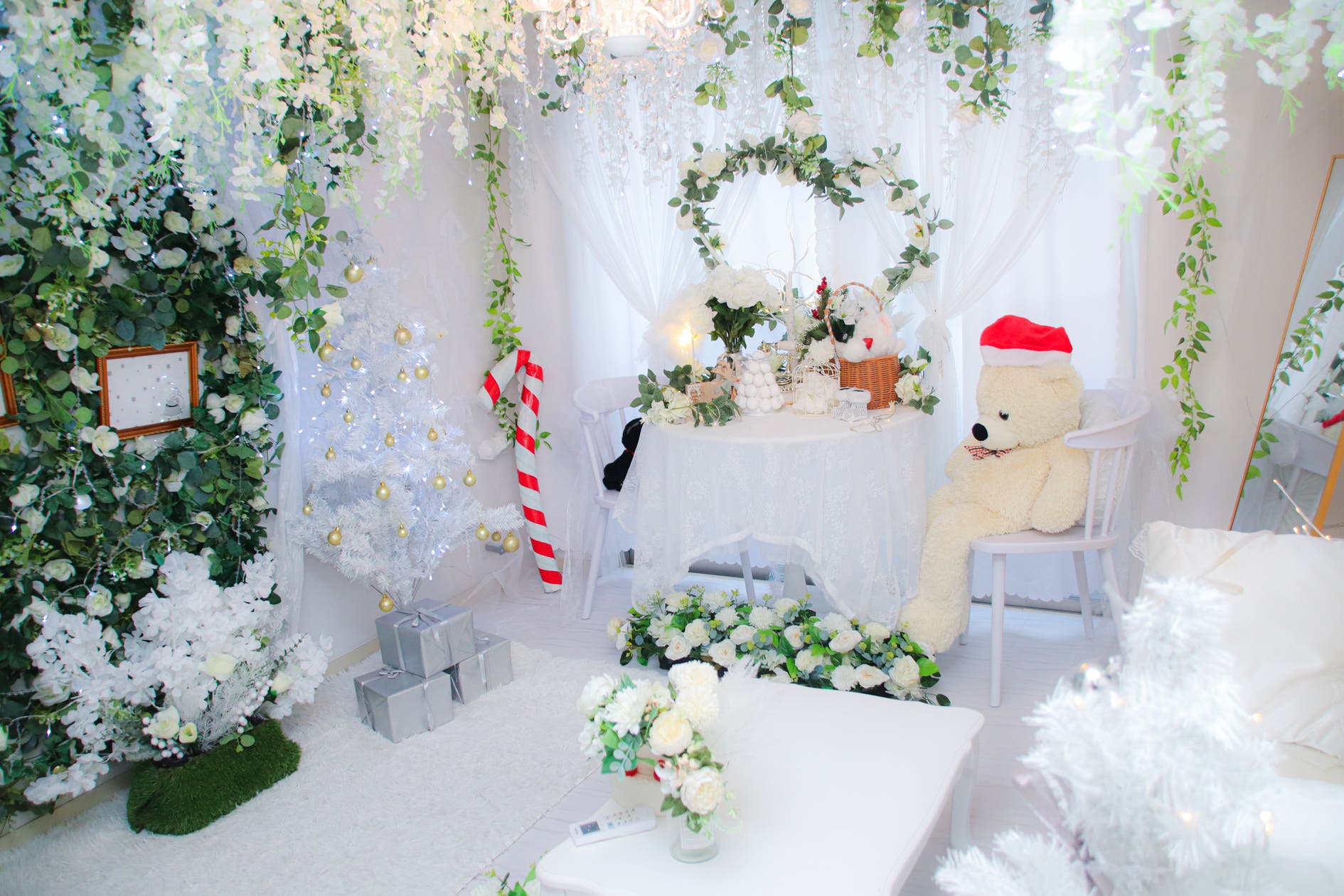 要町駅徒歩4分の可愛いレンタルスペース♡ホワイトクリスマスルーム🎄ポートレート撮影🤍コスプレ🤍推し活🤍女子会の写真1