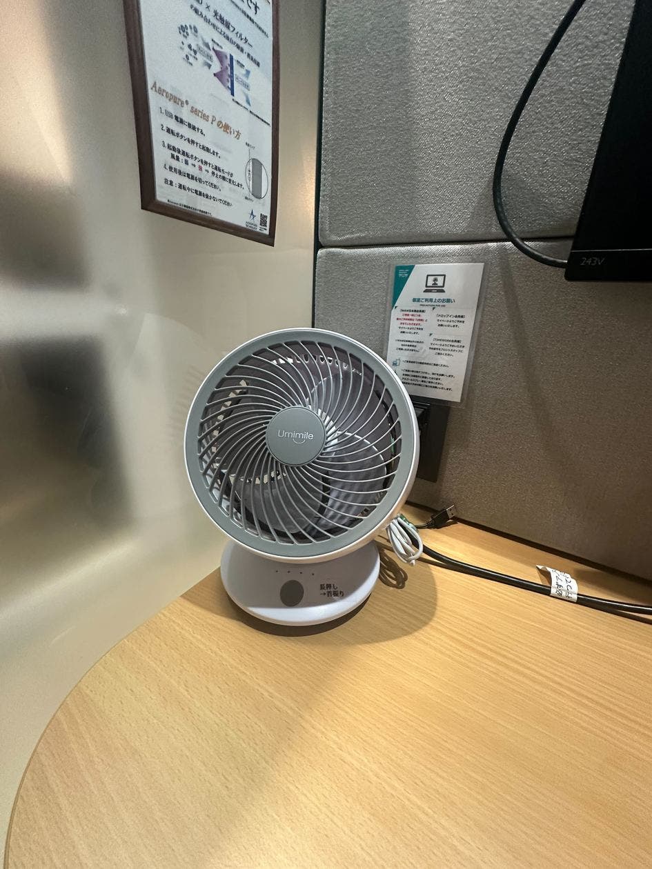 日本橋駅直結！ゆったりベンチシート型１人用ワークボックス「T17」。集中作業・WEB会議等に最適！の写真6