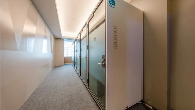 日本橋駅直結!ゆったりベンチシート型1人用ワークボックス「T18」。集中作業・WEB会議等に最適!の写真2