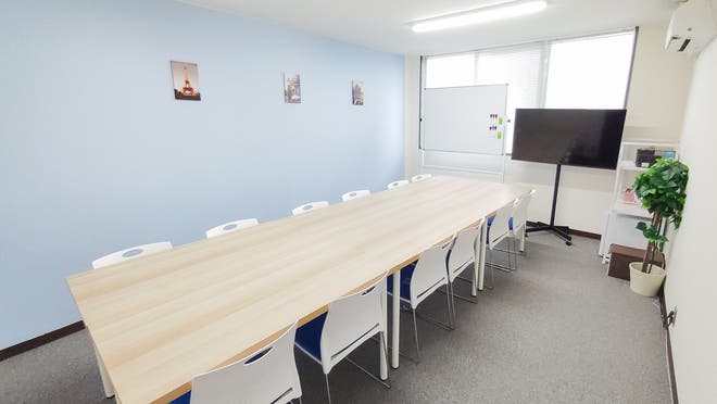 【天満橋駅徒歩1分】24時間利用可能!テレビ、高速WiFi、ホワイトボード完備☆会議/打合せ/オンライン/ボドゲに最適の写真1