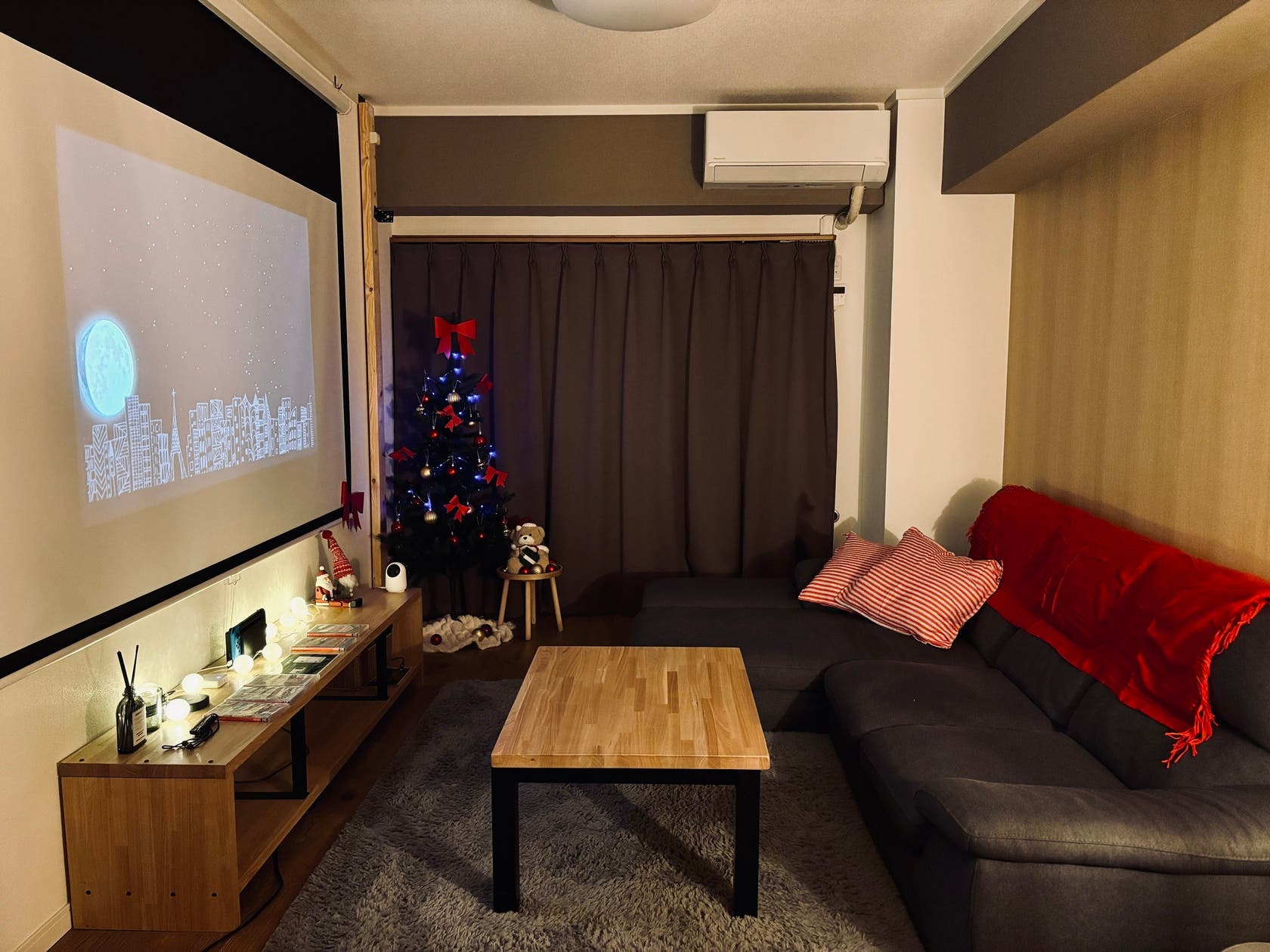 【4人まで料金一律＆出入自由】高崎駅繁華街すぐ近く♪プロジェクター付きレンタルスペース♪映画📽️ゲーム🎮を楽しもう♪の写真1