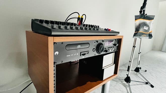 白ベースで様々な用途に合わせて利用できる大き目のLスタジオの写真4