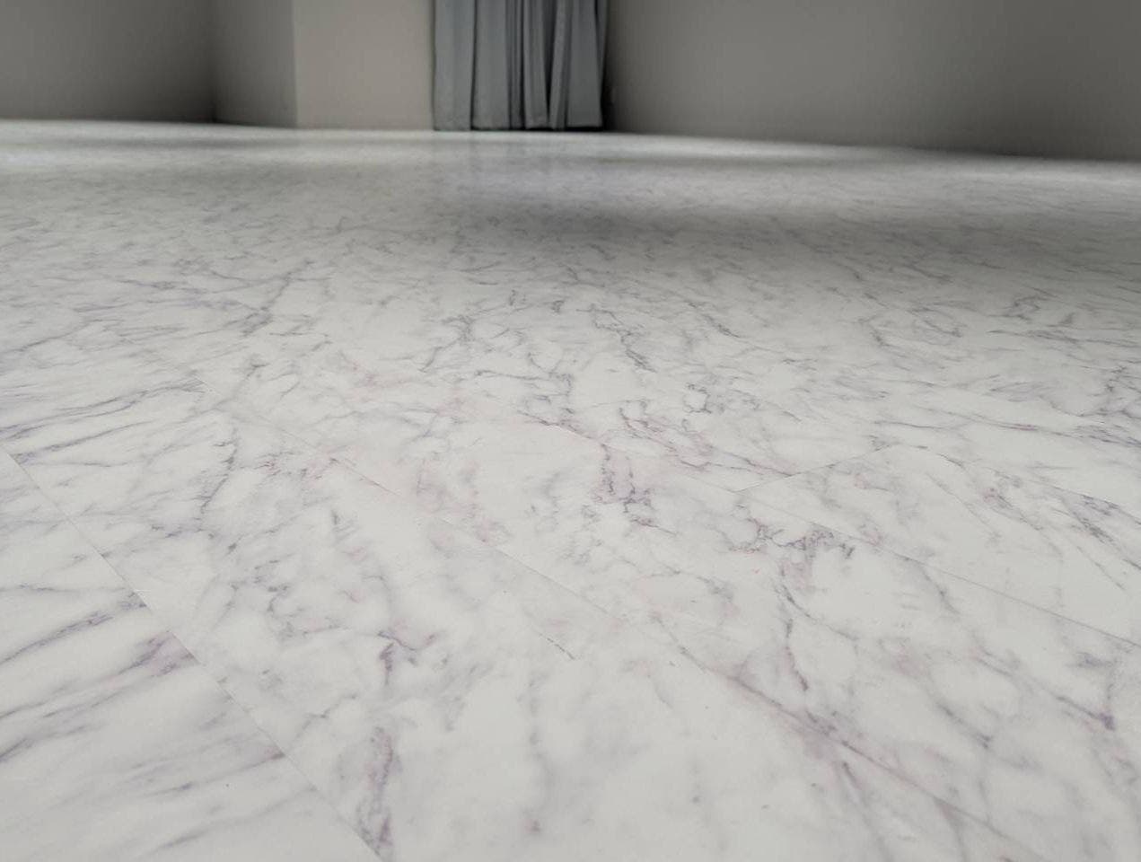 白ベースで様々な用途に合わせて利用できる大き目のLスタジオの写真5