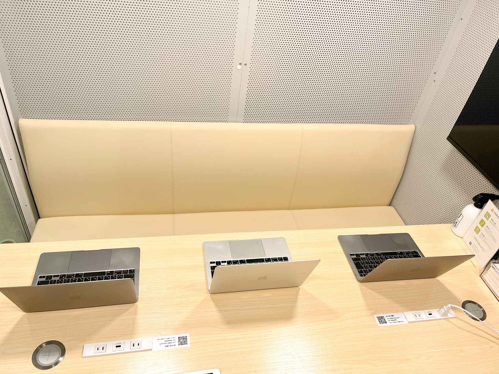 🌟勉強会に最適🌟【渋谷駅徒歩1分｜貸し会議室｜10(G)】半個室/無料Wi-Fi/電源/55inモニターの写真2