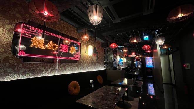 【新宿駅近】ネオン中華コンカフェの写真6