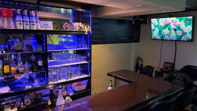 🎉堺東駅近く!セルフ飲み放題プラン追加しました!カラオケ付きバー(持ち込み可能。ボードゲーム、TVゲーム付き)🎊の写真1