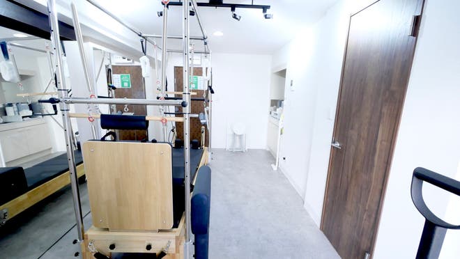 【新宿駅3分・新宿三丁目駅10秒】超駅近🚶|E6出口のすぐ隣|地域最安🉐|清潔で洗練空間|マシンピラティスレンタルスタジオの写真5