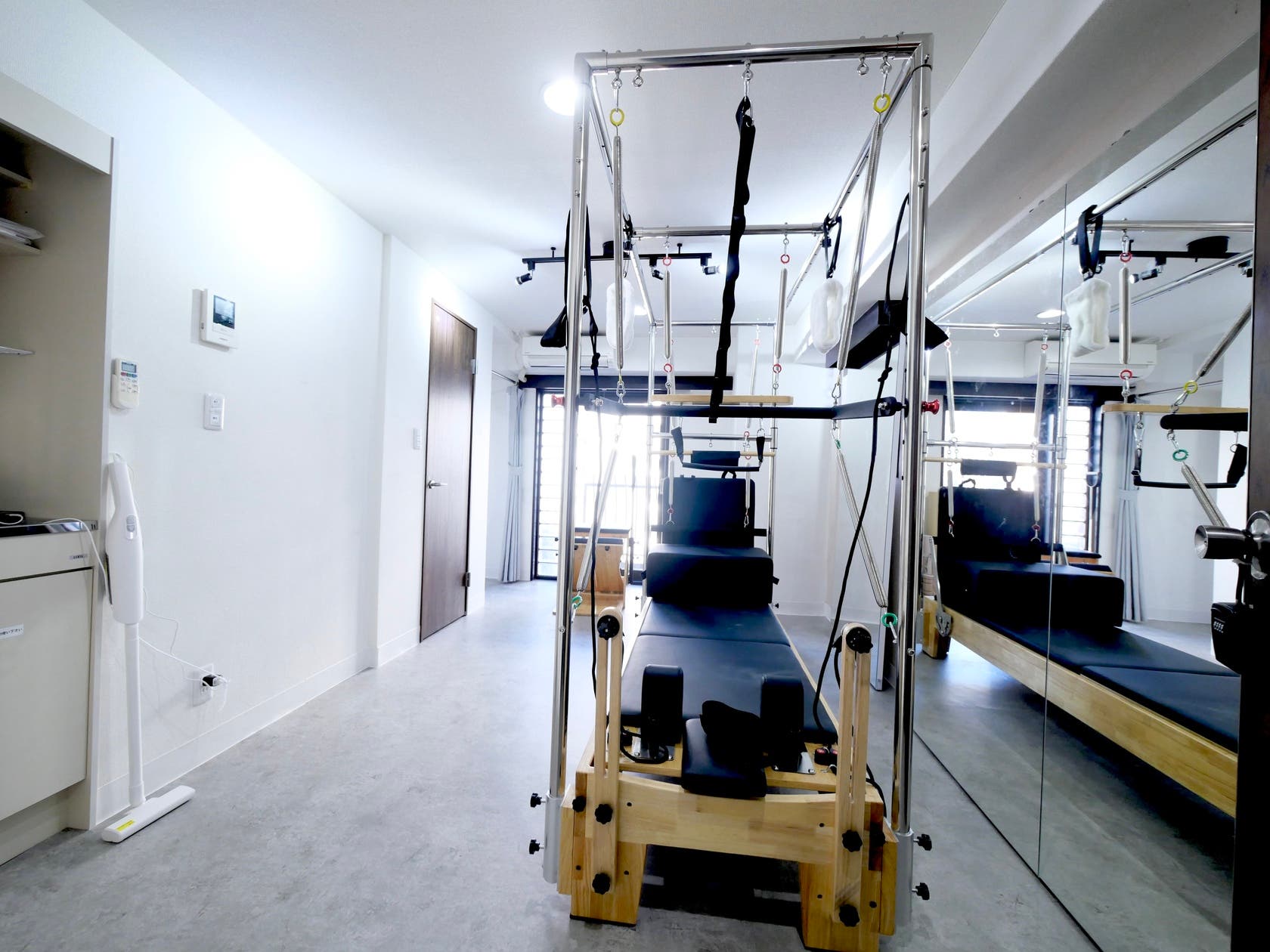 【新宿駅3分・新宿三丁目駅10秒】超駅近🚶｜E6出口のすぐ隣｜地域最安🉐｜清潔で洗練空間｜マシンピラティスレンタルスタジオの写真6