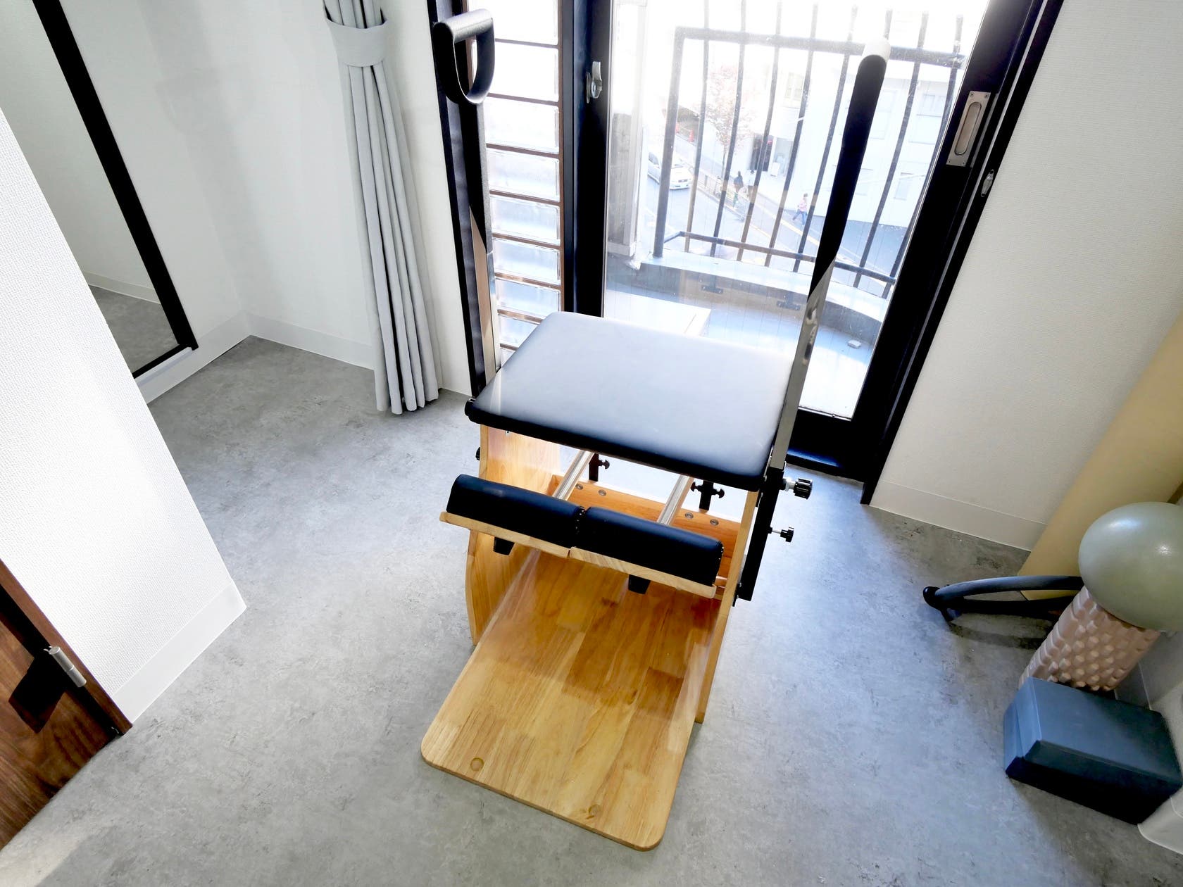 【新宿駅3分・新宿三丁目駅10秒】超駅近🚶｜E6出口のすぐ隣｜地域最安🉐｜清潔で洗練空間｜マシンピラティスレンタルスタジオの写真7