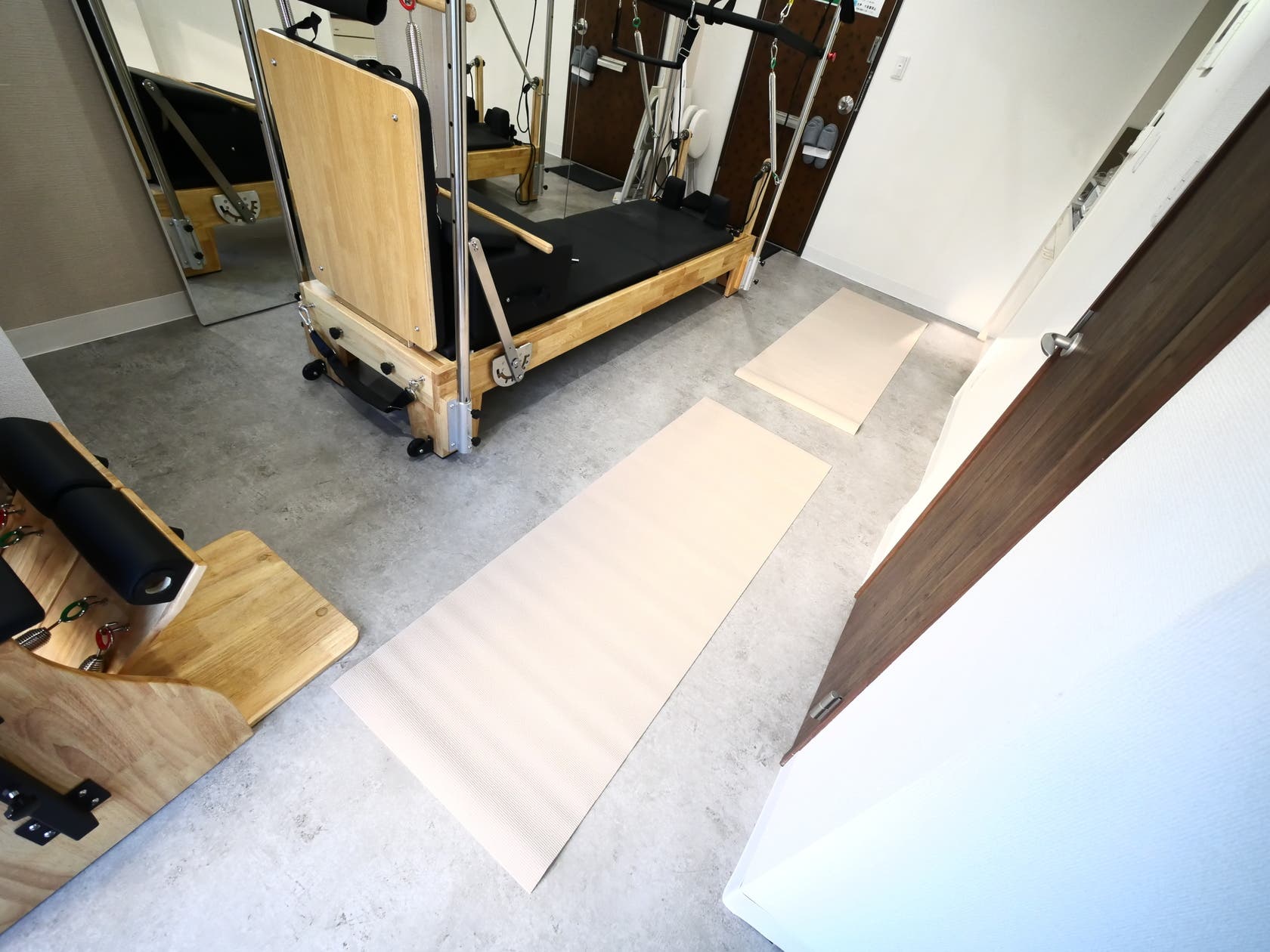 【新宿駅3分・新宿三丁目駅10秒】超駅近🚶｜E6出口のすぐ隣｜地域最安🉐｜清潔で洗練空間｜マシンピラティスレンタルスタジオの写真8