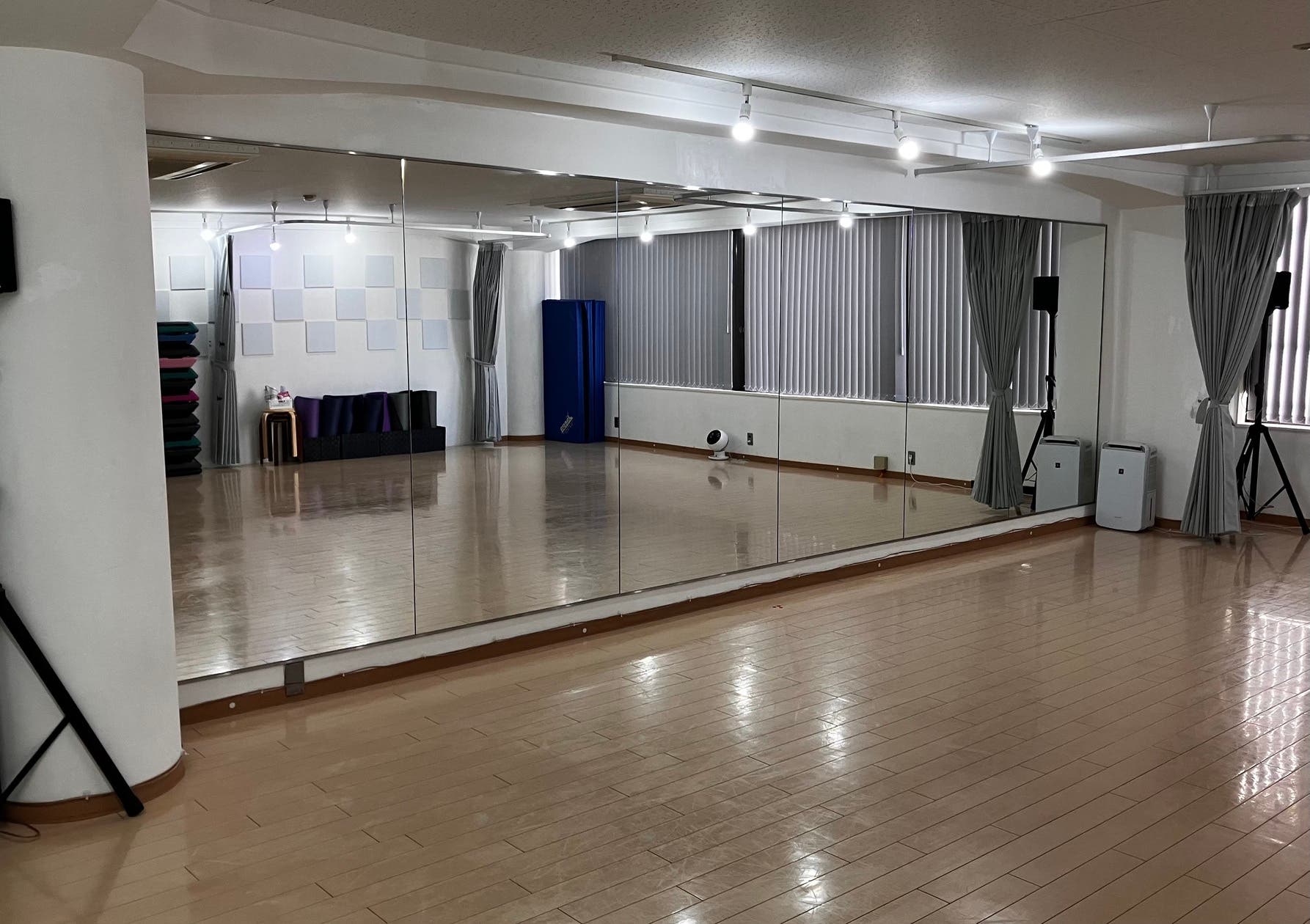 天神橋筋六丁目駅前のダンススタジオの写真2