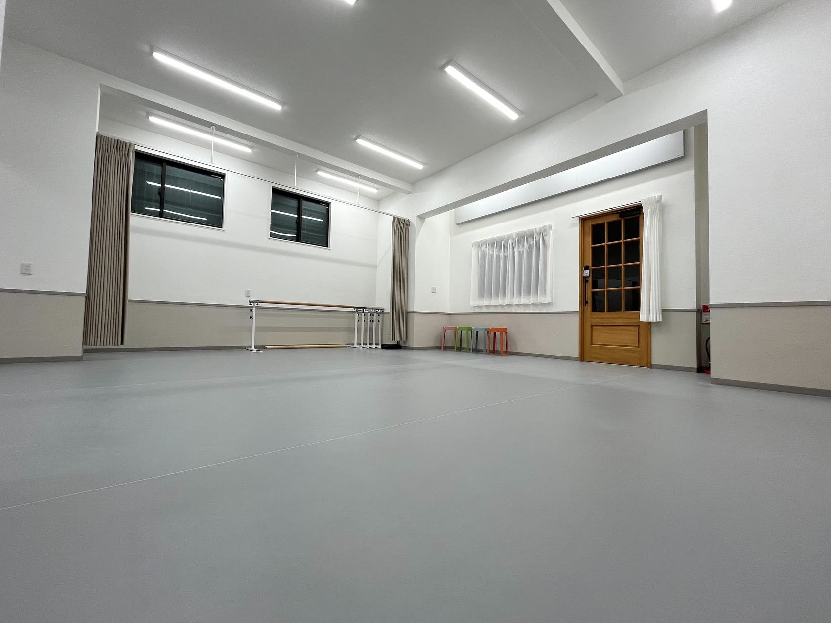 新築2025年11月OPEN💐リノリウム床・鏡・バレエバー完備！更衣室・ロッカー付きで快適✨の写真1