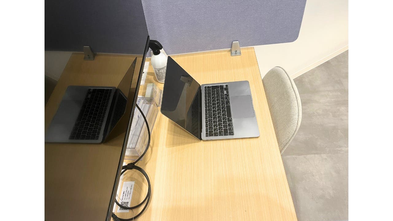 🌟隙間時間に🌟【新橋駅徒歩2分｜コワーキングスペース｜12C】カウンター/無料Wi-Fi/31.5inモニター/電源の写真7