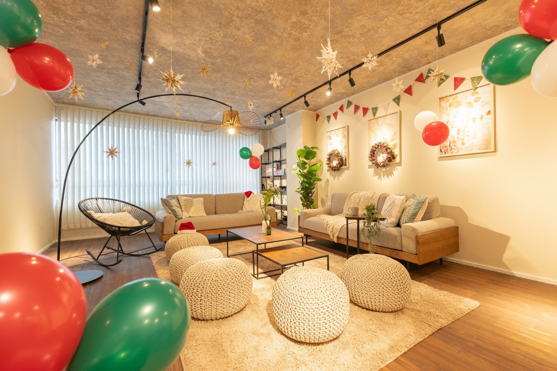 【🎄クリスマス＆忘年会🎅】谷町九丁目駅すぐ/最大２２名⭐️広々したお部屋に最高級ソファを使用⭐️の写真1