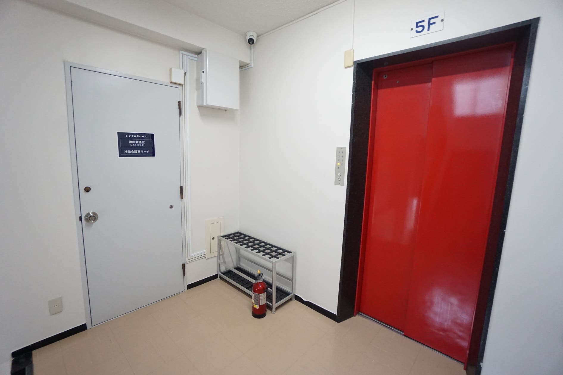 ＜神田会議室 5-C＞神田駅徒歩1分🚃16名収容完全個室✨24時間🈺光回線Wi-Fi📶会議/商談/ワークショップの写真15