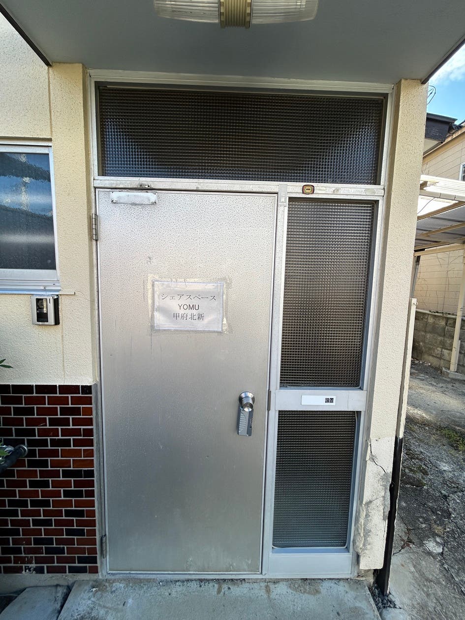 【甲府駅28分、緑ヶ丘スポーツ公園・甲府病院近く｜軽1台駐車可｜Wi-Fi有り｜4名会議】の写真3