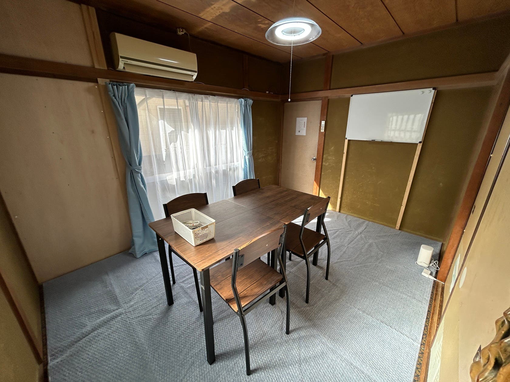 【甲府駅28分、緑ヶ丘スポーツ公園・甲府病院近く｜軽1台駐車可｜Wi-Fi有り｜4名会議】の写真1