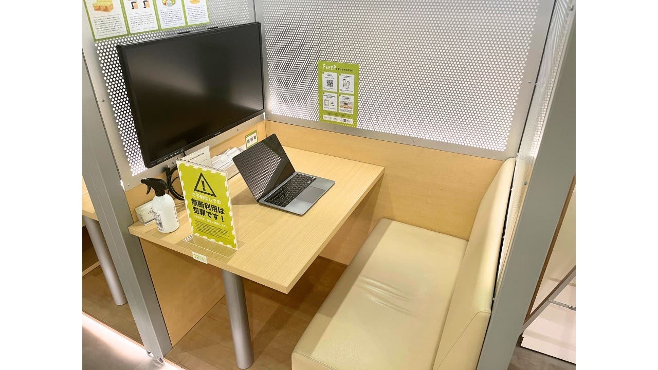 🌟隙間時間の勉強に🌟【新宿駅東口徒歩2分｜コワーキングスペース｜18S】半個室/無料Wi-Fi/電源/31.5inモニターの写真2