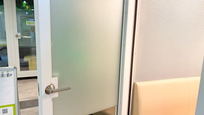 🌟テレワークに🌟【学芸大学駅徒歩2分|コワーキングスペース|4PS】個室/無料Wi-Fi/電源/31.5モニター/24H営業の写真12