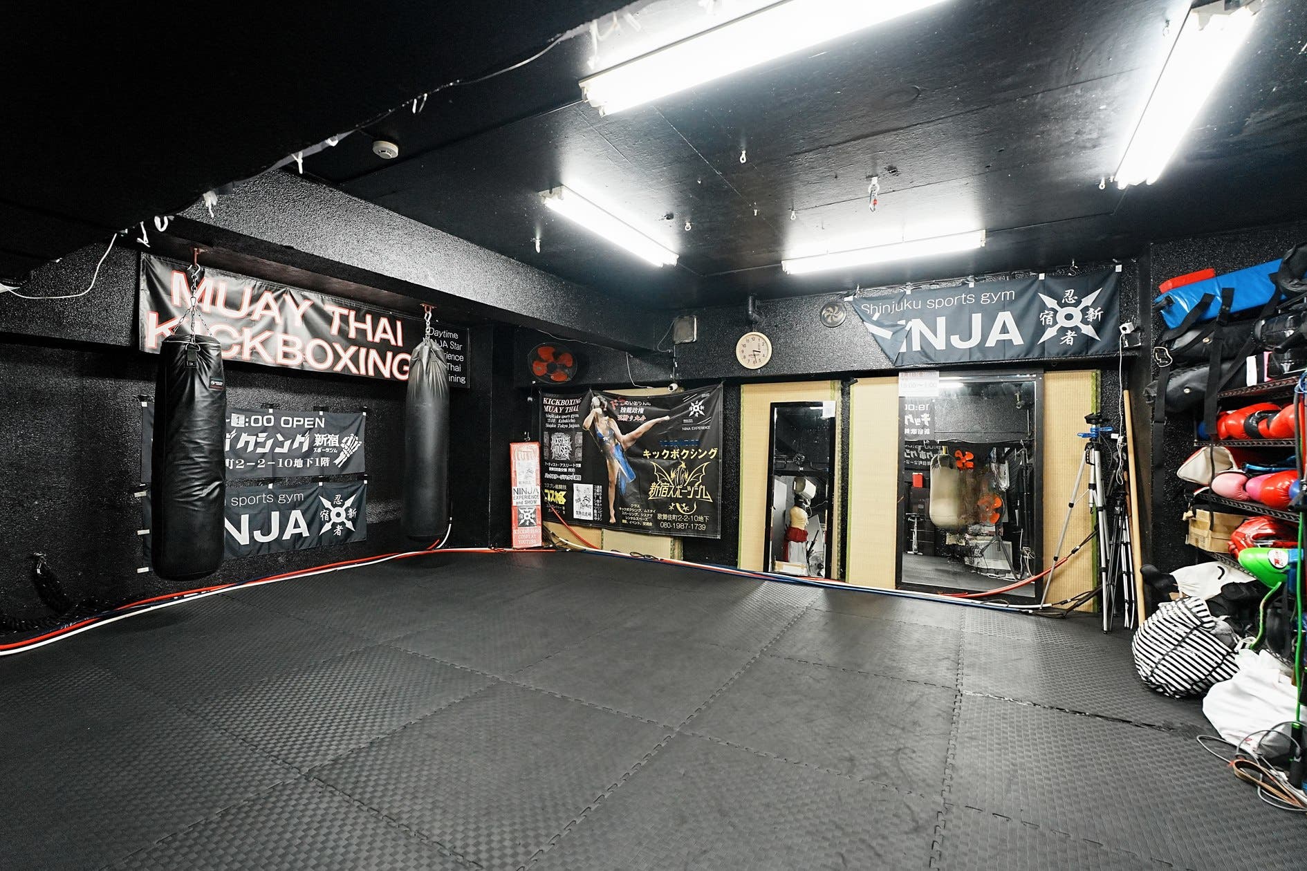 【東新宿駅2分】撮影・配信・本格トレーニングに！89㎡の広々としたキックボクシングジムの写真1