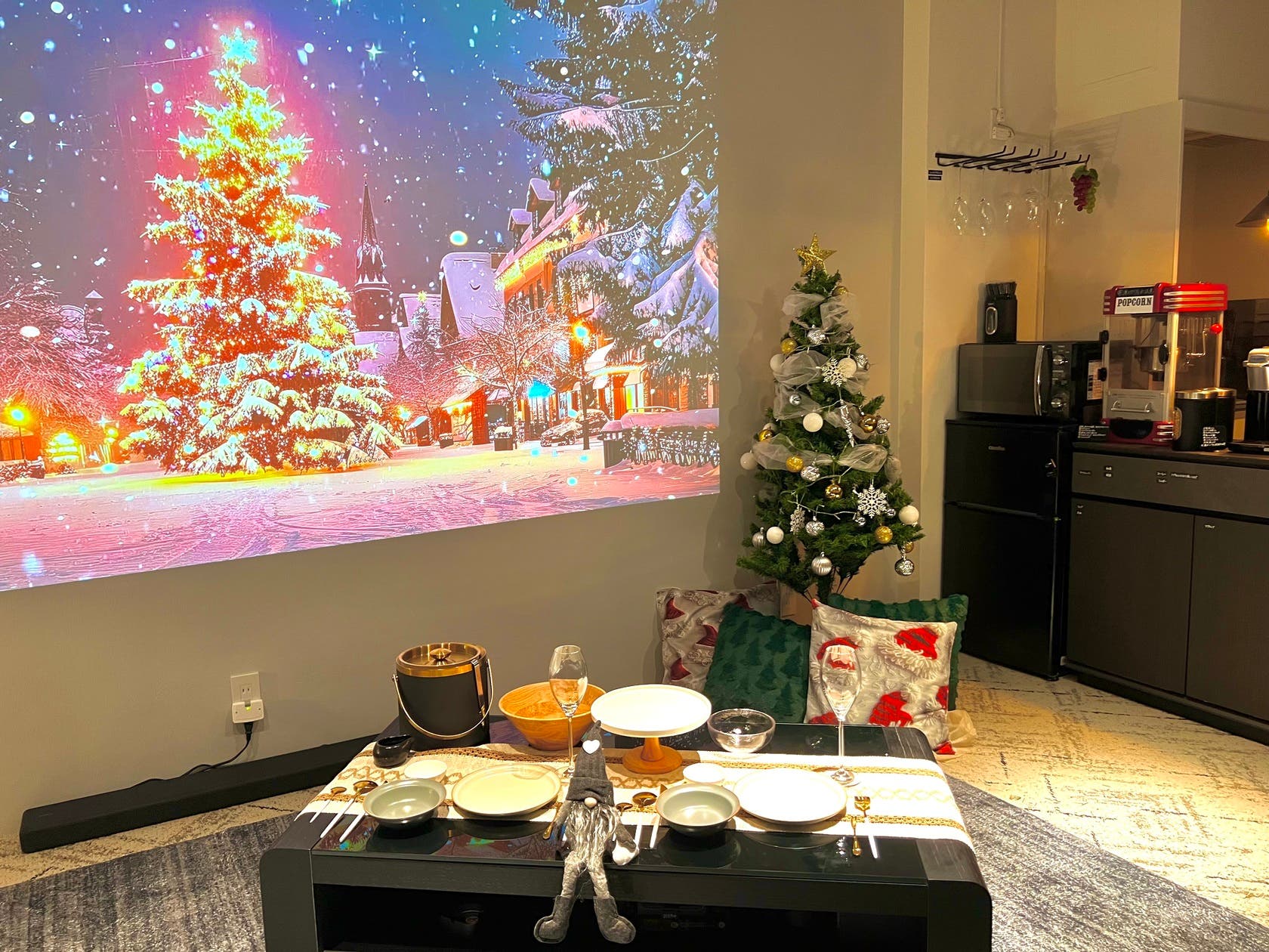 クリスマス🎄忘年会🎉大人の秘密基地㊙️｜120㌅大画面｜映画見放題｜高音高画質｜無料設備多数｜ゴミ捨てオプションあり🚮の写真2