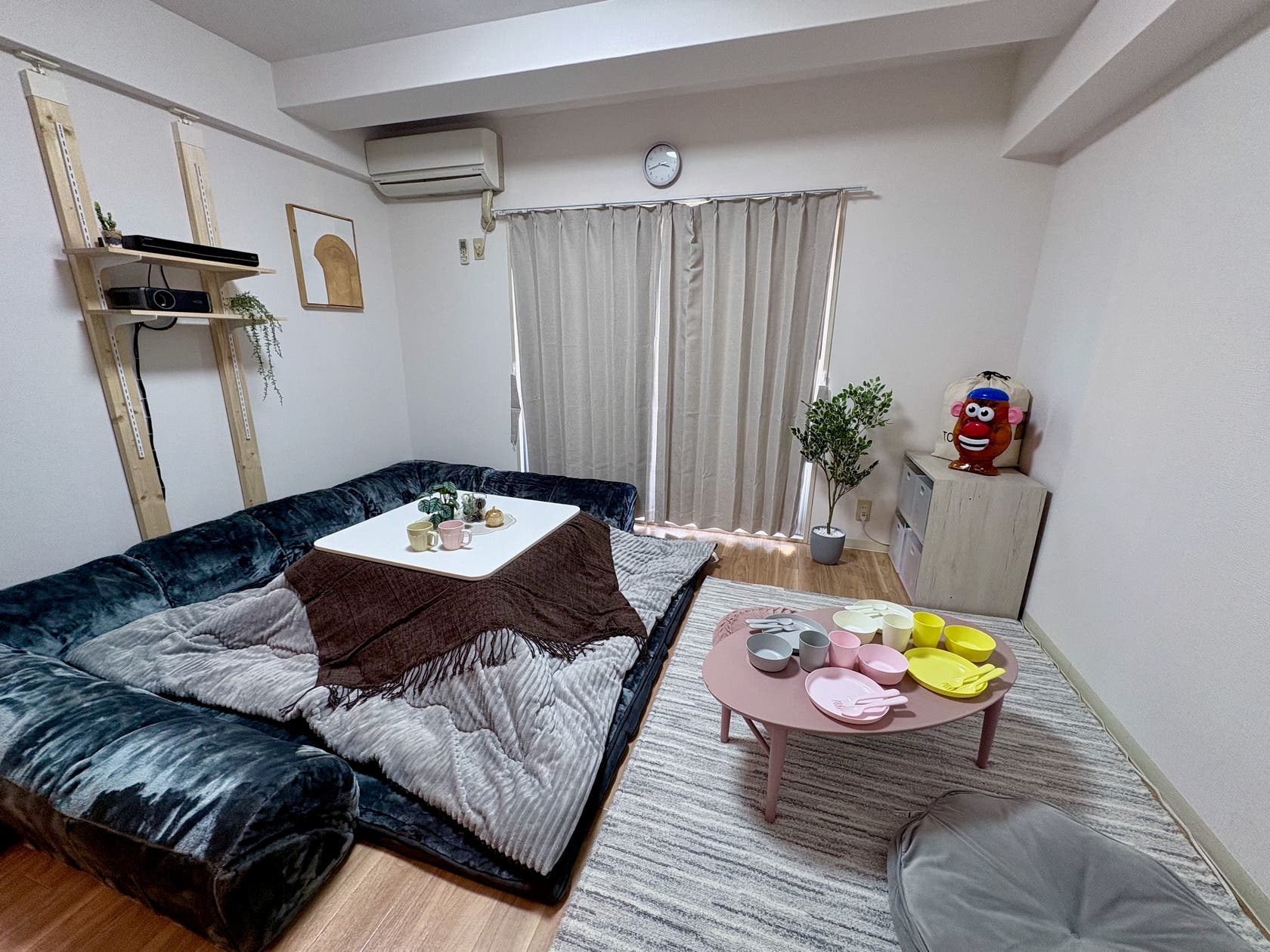 リニューアル✨ラグソファ✖️超大画面プロジェクター🎥冬はこたつでチルしよ？🐣DVD、地デジ視聴🆗ゴミ処理無料🙆‍♀️の写真3