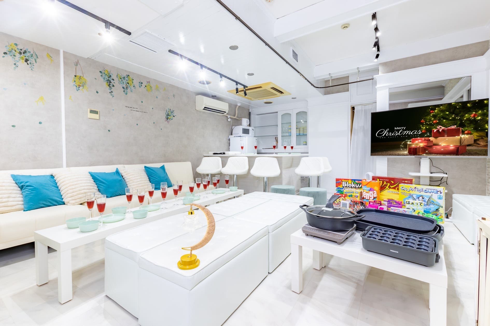 NEW🎉最大43名🉐東梅田駅2分🥳大人気ゲーム機🎮女子会💗推し活🌟タコパ🐙パーティ🥂24H🏪Neige梅田の写真1