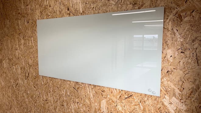 駐車場たっぷり20台!!会議やセミナー、ワークショップや教室などに使えるスペース。ホワイトボードやプロジェクター完備です。の写真3