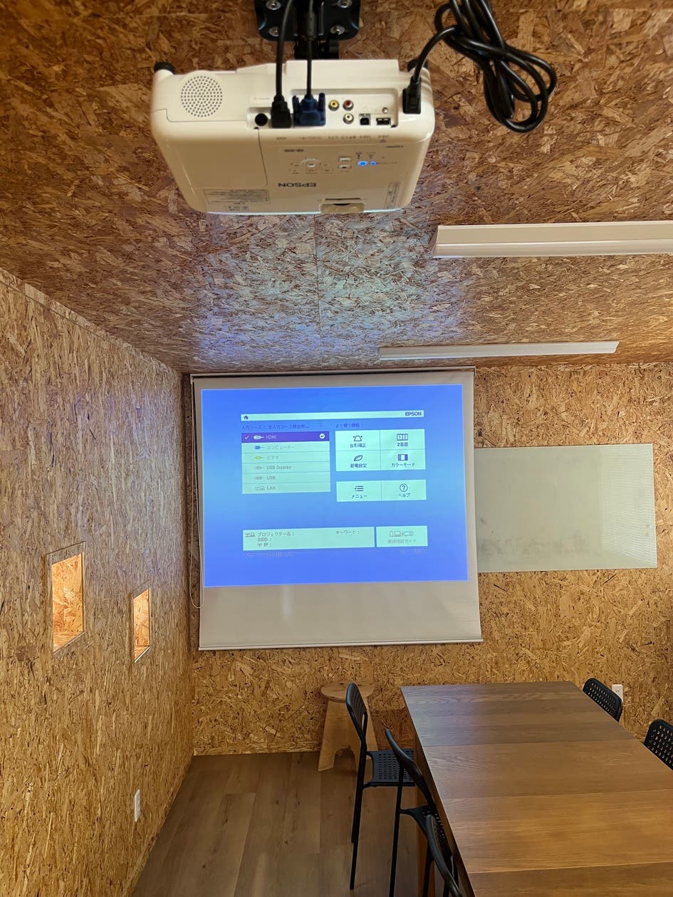 駐車場たっぷり20台！！会議やセミナー、ワークショップや教室などに使えるスペース。ホワイトボードやプロジェクター完備です。の写真4