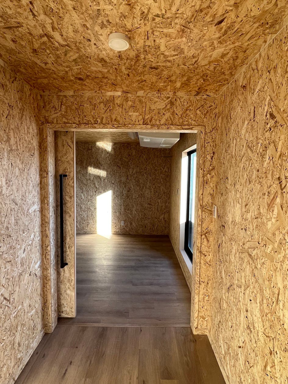 駐車場たっぷり20台！！会議やセミナー、ワークショップや教室などに使えるスペース。ホワイトボードやプロジェクター完備です。の写真10