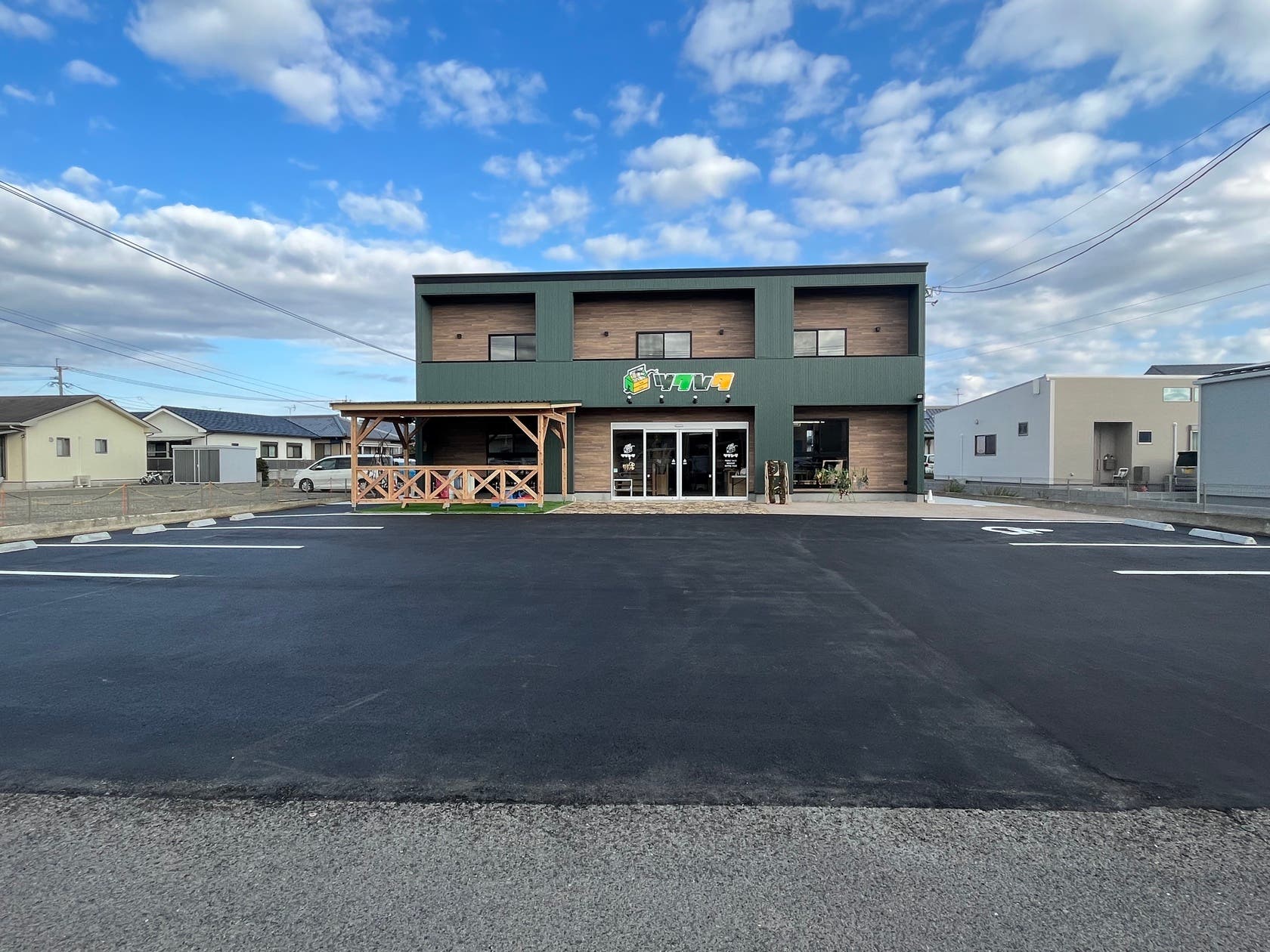 駐車場たっぷり20台！！会議やセミナー、ワークショップや教室などに使えるスペース。ホワイトボードやプロジェクター完備です。の写真11