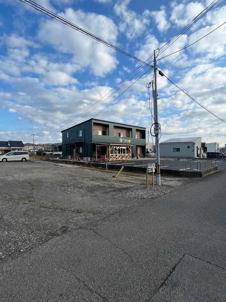 駐車場たっぷり20台！！会議やセミナー、ワークショップや教室などに使えるスペース。ホワイトボードやプロジェクター完備です。の写真13