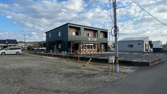 駐車場たっぷり20台!!会議やセミナー、ワークショップや教室などに使えるスペース。ホワイトボードやプロジェクター完備です。の写真13