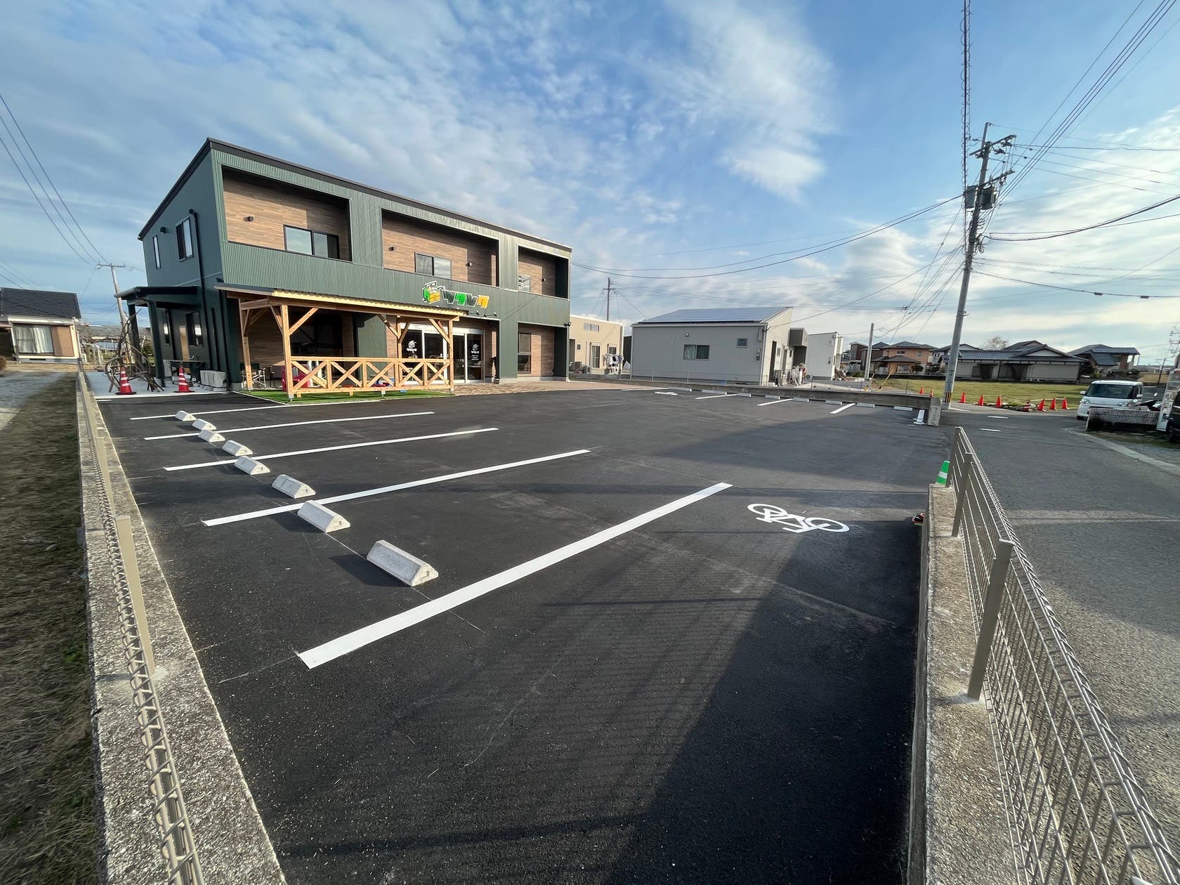 駐車場たっぷり20台！！会議やセミナー、ワークショップや教室などに使えるスペース。ホワイトボードやプロジェクター完備です。の写真14