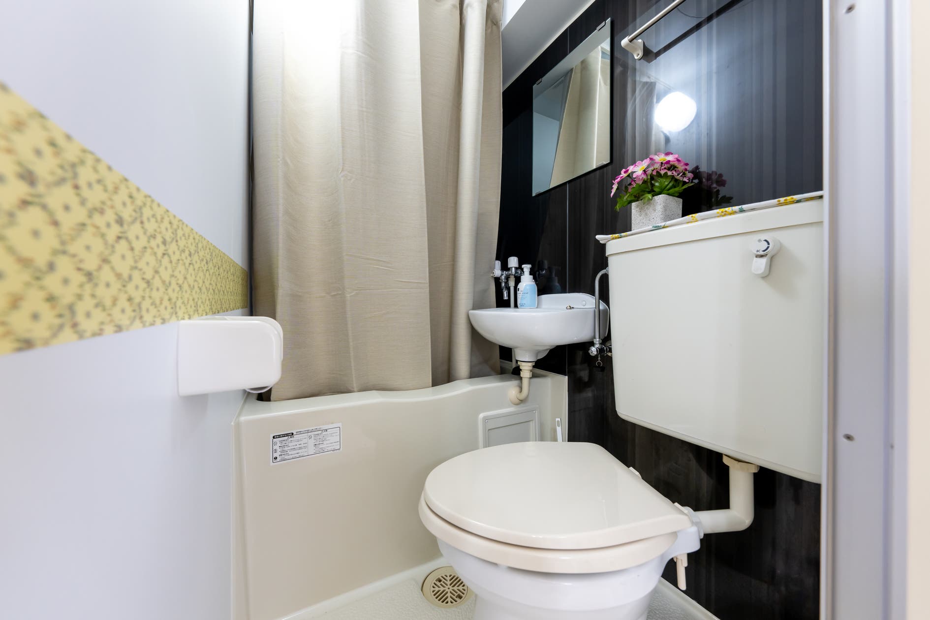 鶴見駅徒歩3分 28平米 シンプルでおしゃれな完全個室のプライベートサロン🌿【マッサージ、整体、エステ、ネイル】の写真9