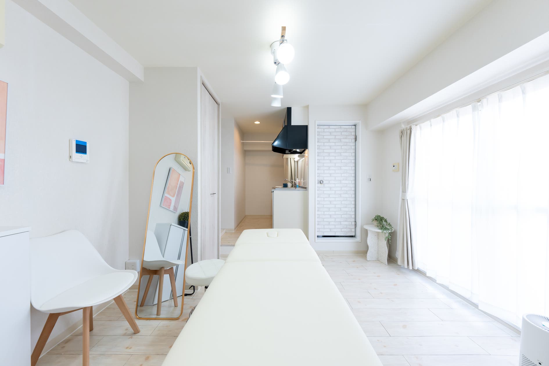 鶴見駅徒歩3分 28平米 シンプルでおしゃれな完全個室のプライベートサロン🌿【マッサージ、整体、エステ、ネイル】の写真3