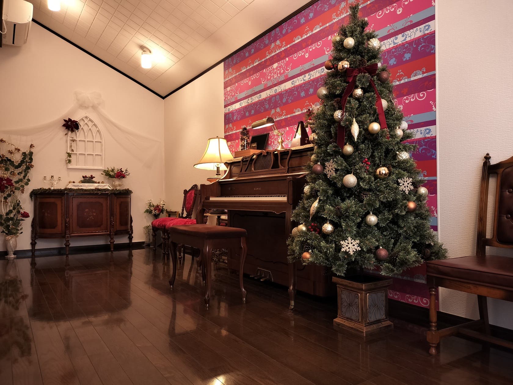 【横浜-都筑区/駐車1台可】ピアノ常設!クラシカルスペースで楽器練習・撮影・レッスン・会議等・女子会等♪の写真1