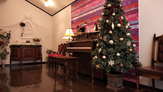 【横浜-都筑区/駐車1台可】ピアノ常設!クラシカルスペースで楽器練習・撮影・レッスン・会議等・女子会等♪の写真1