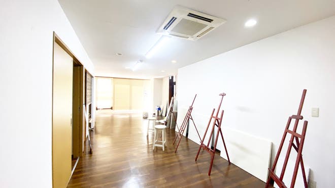 芸術・クラフト制作や展示、多人数レッスンに最適な高知中心部の広々アトリエの写真3