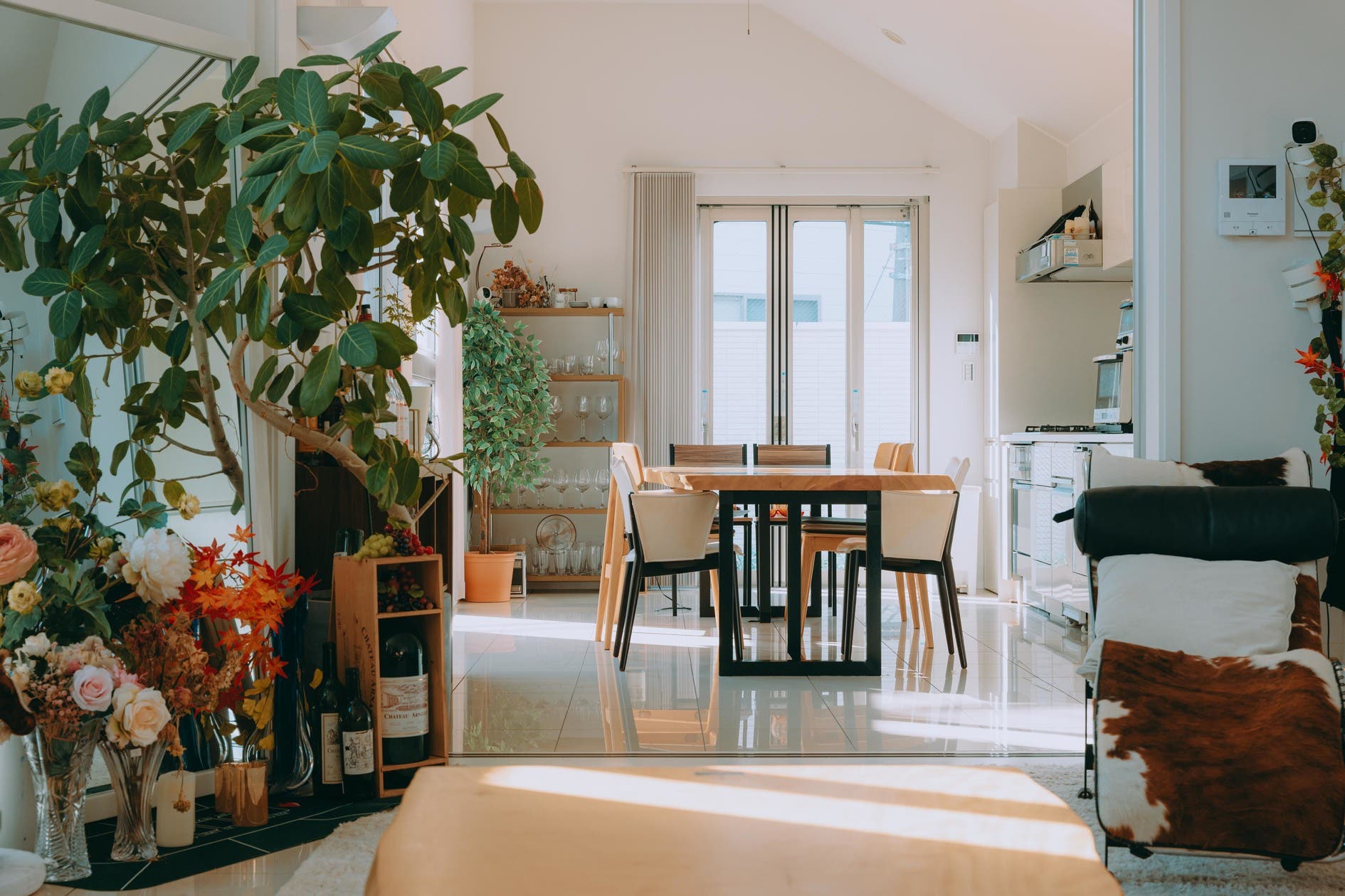 ハウススタジオ（パーティOK）📷潤沢太陽光に30畳リビングと大規模キッチン！撮影やパーティに贅沢空間📷室内最大30名収容👬の写真1